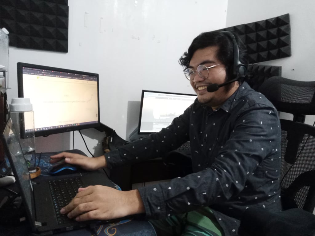 Pic 1 - Careers at RareJob